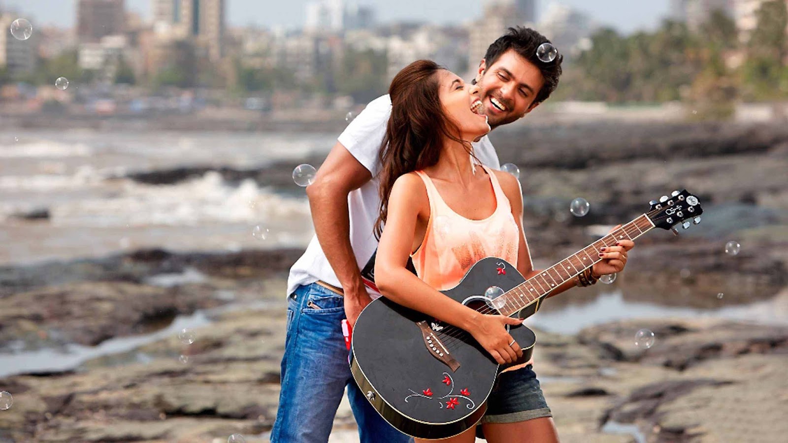 Latin Chat Lines: Free Trial Phone Dating Numbers for Latinos & Latinas