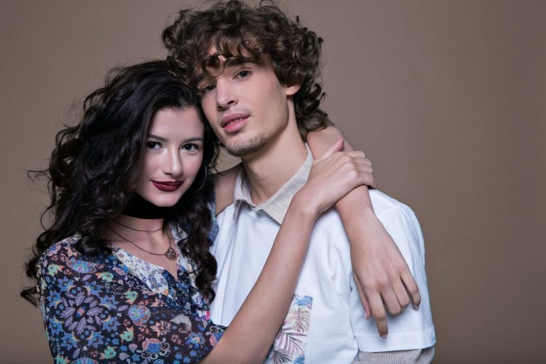 Latin Chat Lines: Free Trial Phone Dating Numbers for Latinos & Latinas