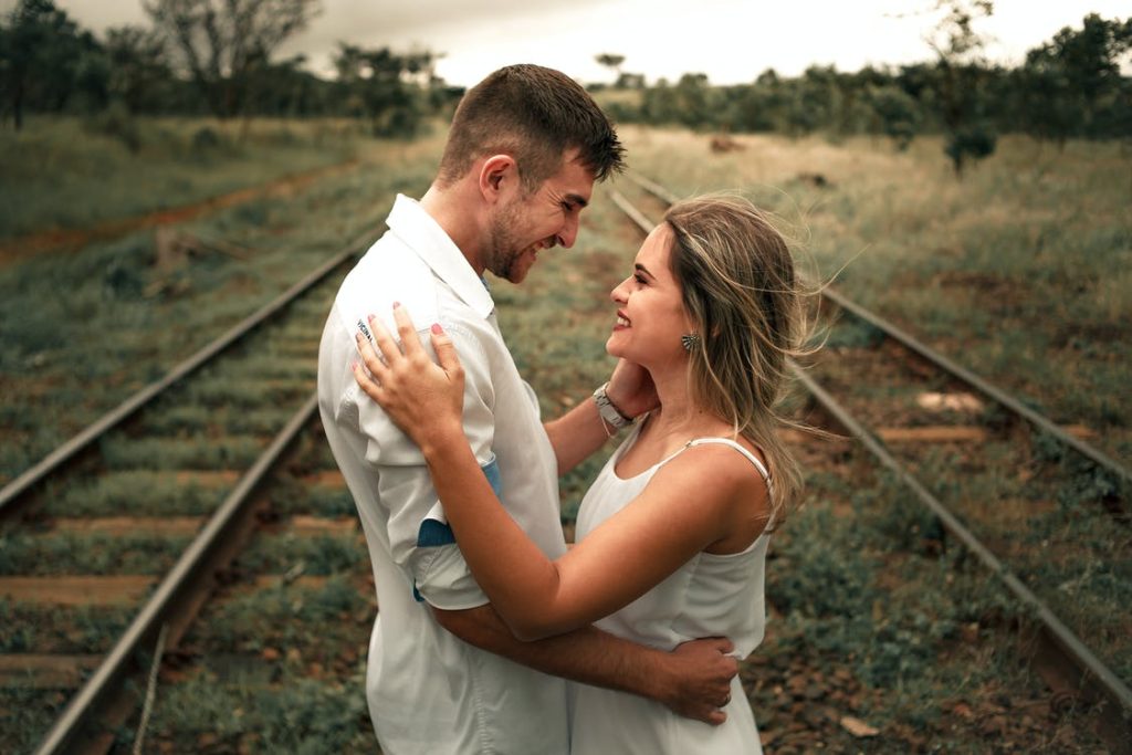 Singles Chat Lines: Phone Dating Free Trial Numbers for Singles