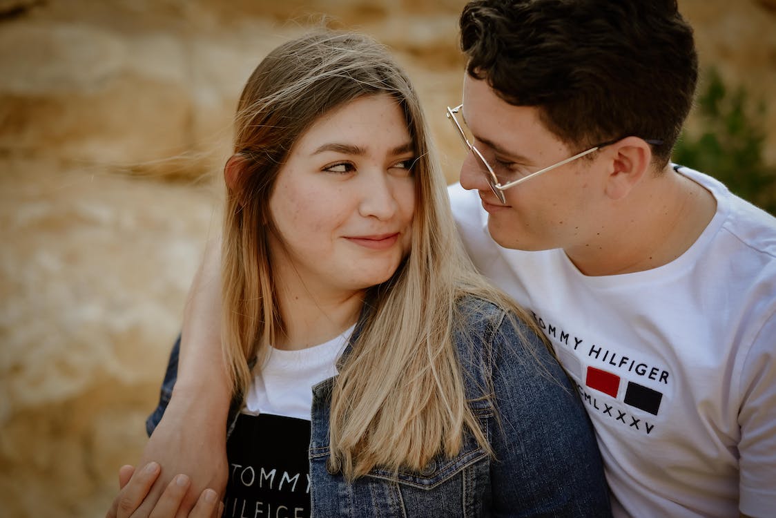 Lavender Line Chat Line: Free Trial Phone Dating Numbers by Lavender Line