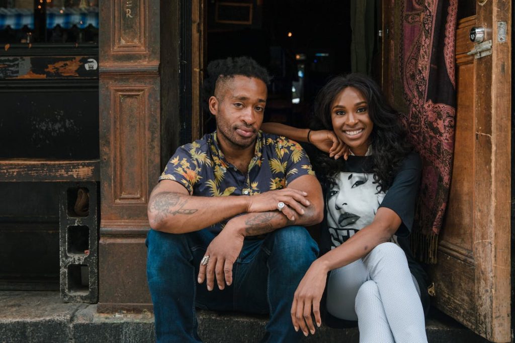 Black Chat Lines: Free Trial Phone Numbers for Dating Black Singles