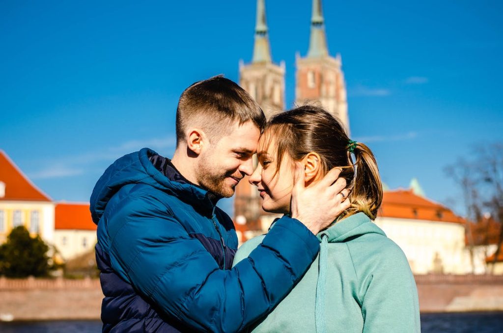 Singles Chat Lines: Phone Dating Free Trial Numbers for Singles