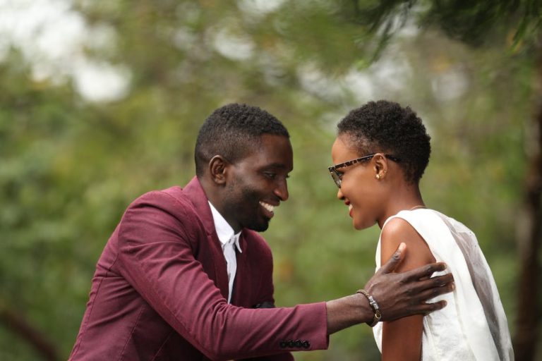 Black Chat Lines: Free Trial Phone Numbers for Dating Black Singles