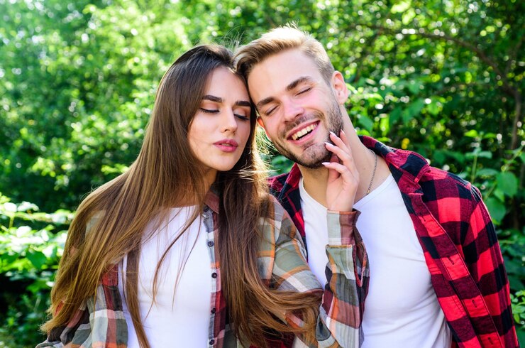 Latin Chat Lines: Free Trial Phone Dating Numbers for Latinos & Latinas