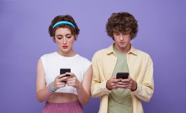 Singles Chat Lines: Phone Dating Free Trial Numbers for Singles